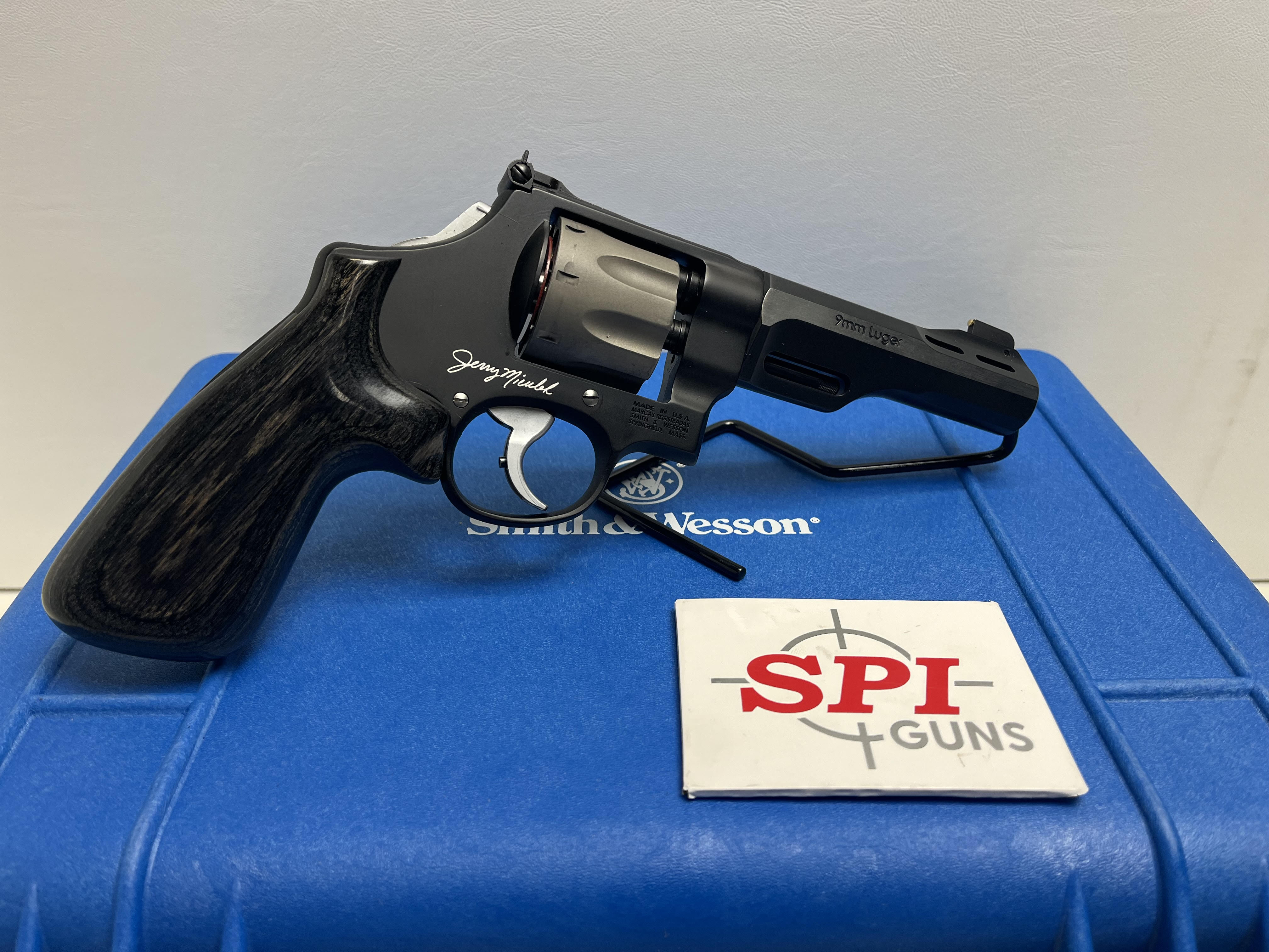SMITH & WESSON 327 9MM 14045 - Revolvers at GunBroker.com : 1082136619
